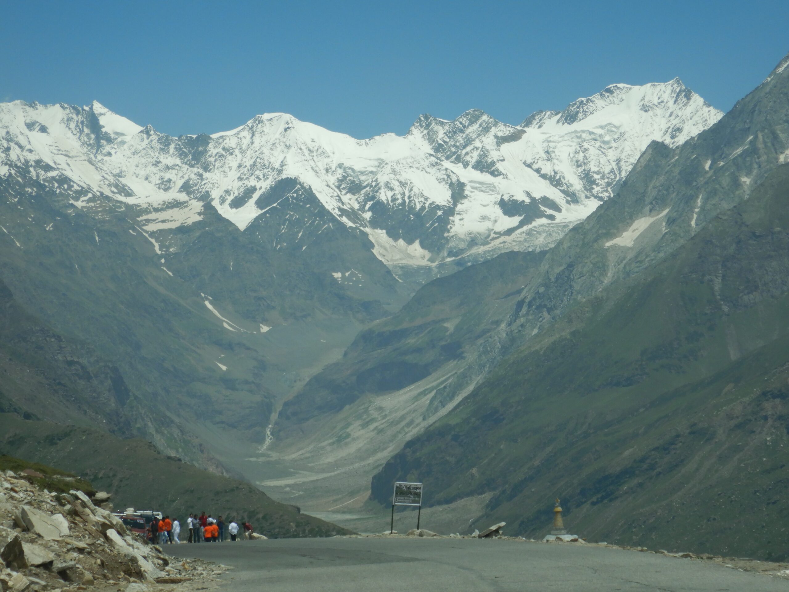 Rohtang Pass - Amazing landscape of Mountains - on the way to Rohtang ...